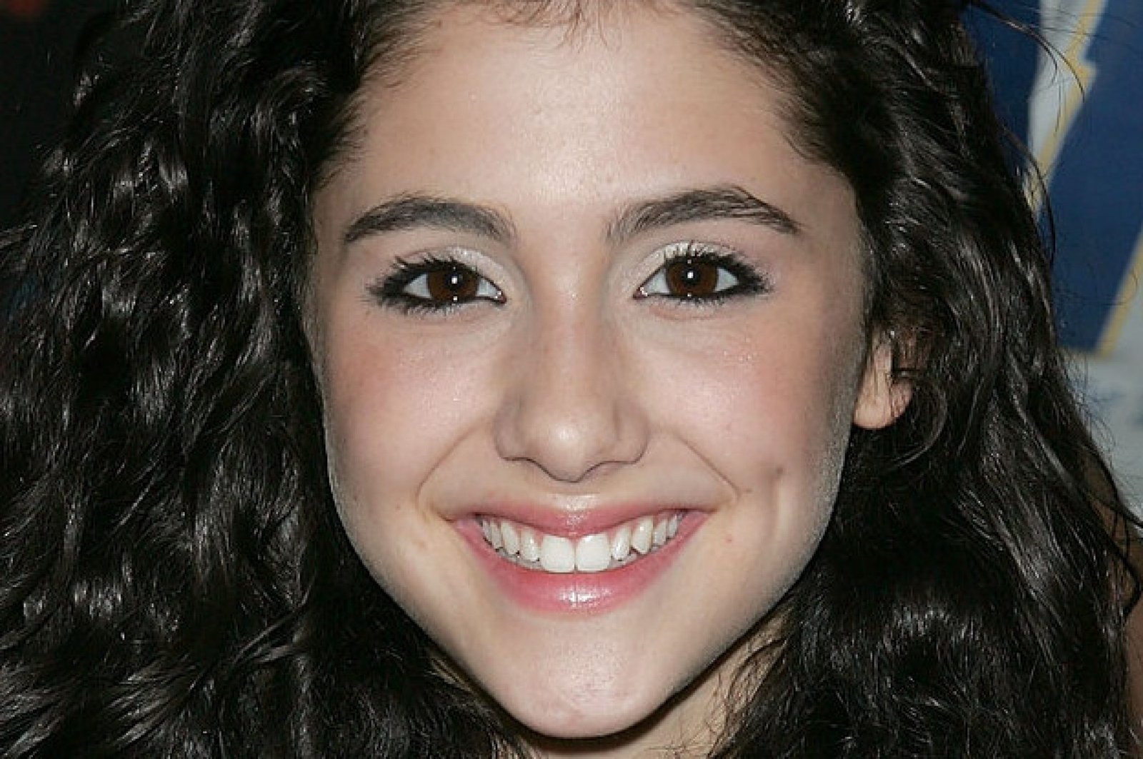 Female Celebrities with Dimples in USA - Exploring-USA