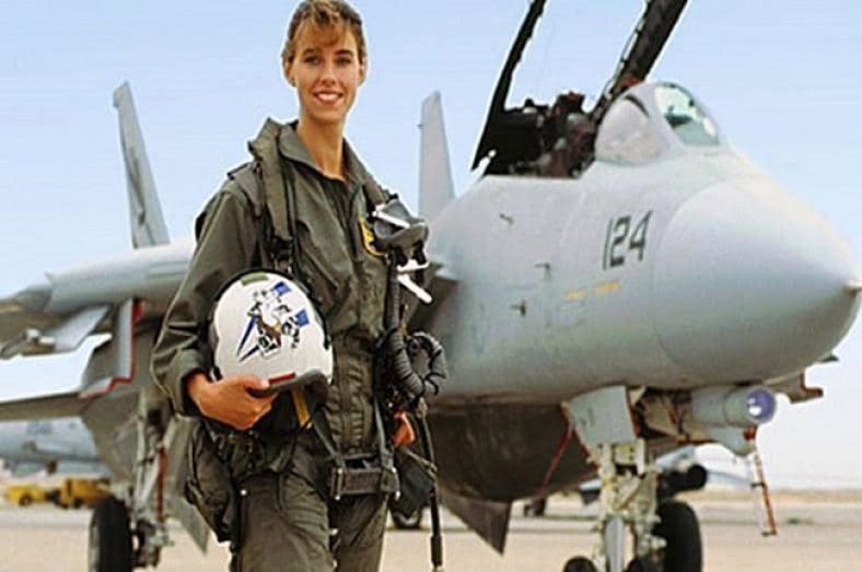 Top 6 Best Female Fighter Pilots in the US - Exploring-USA
