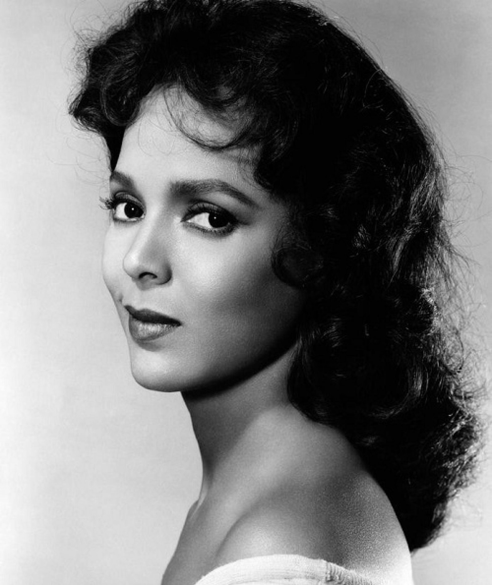 Top 10 All-time Most Beautiful Black Actresses of America - Exploring-USA